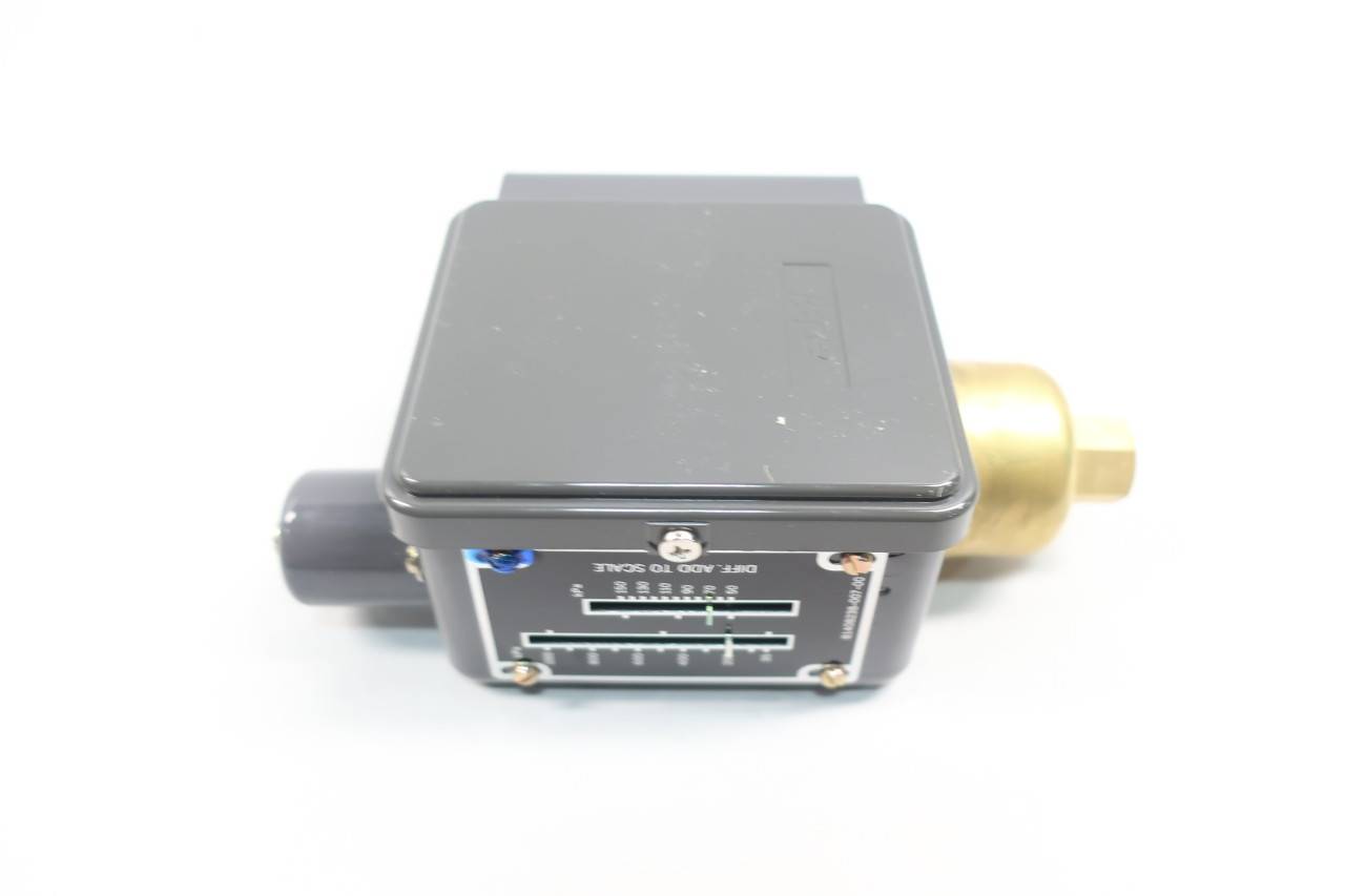 Azbil L404F208 Pressure Switch 35-1000kpa