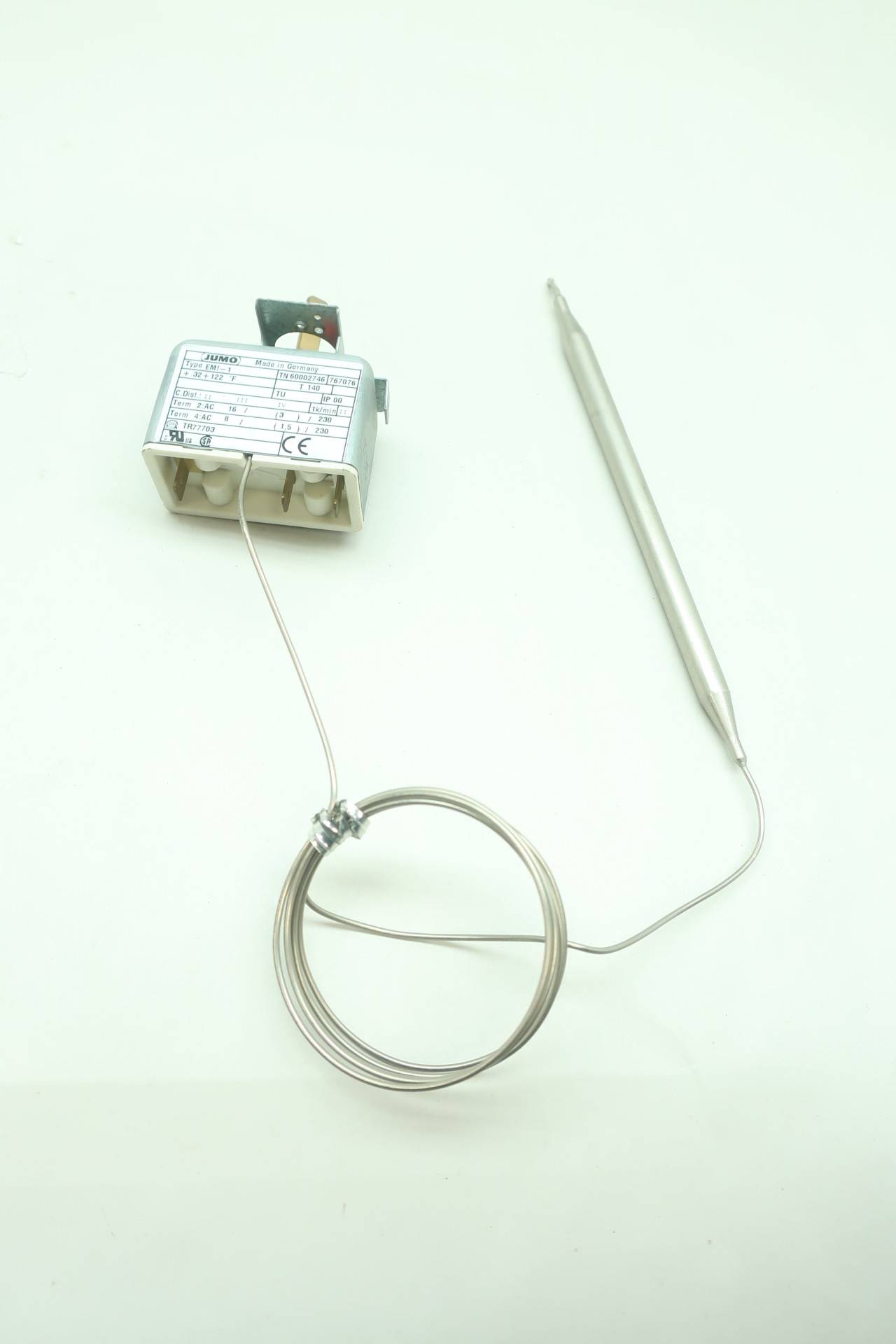 Jumo Em-1 Temperature Controller 32-122f 230v-ac