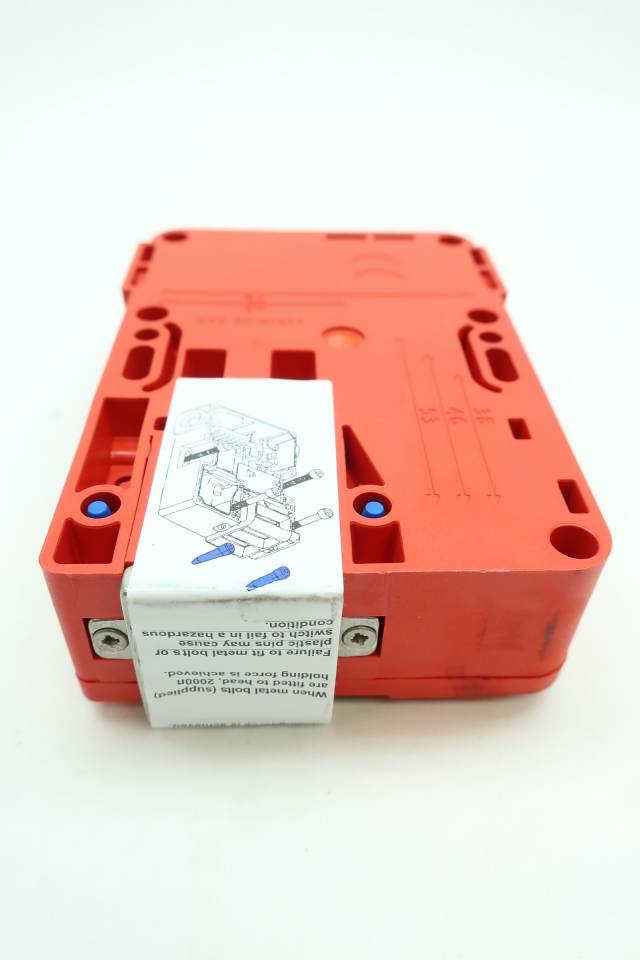 ALLEN BRADLEY 440G-T27255 TLS2-GD2 GUARDMASTER SAFETY SWITCH SER E D643564