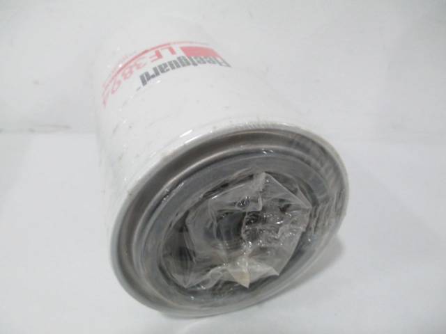 LOT 4 FLEETGUARD ASSORTED LF3342 LF3959 LF3894 LF3349 LUBE FILTERS D259132