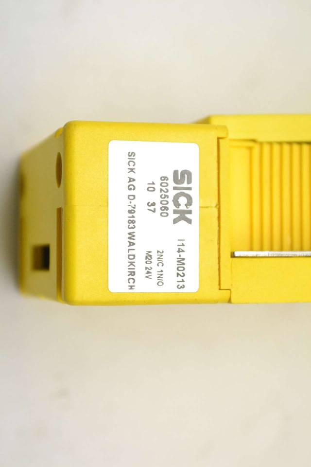 Sick I14 M0213 Ia4 Lock Safety Locking Interlock 24v Dc Switch B386409