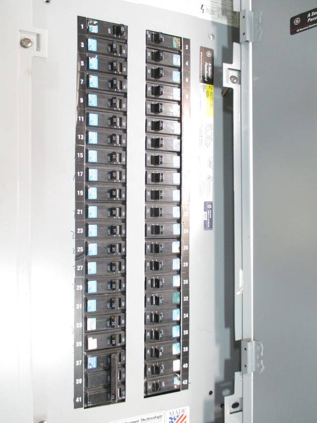 GENERAL ELECTRIC GE AQU3422MBX 225A AMP 120/208V-AC DISTRIBUTION PANEL ...