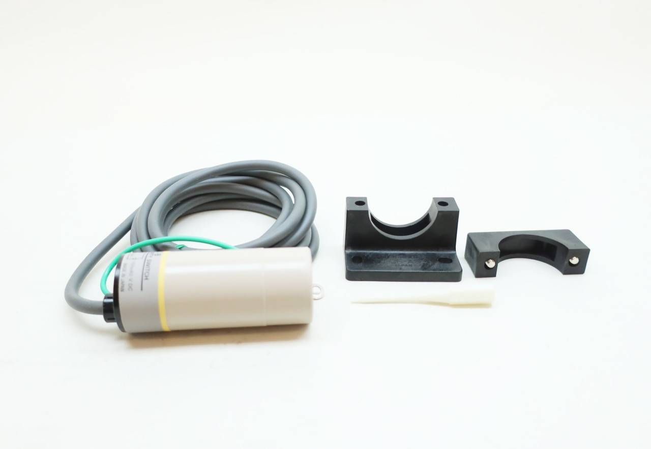 Omron E2K-C25ME2-8 2m Capacitive 10-40v-dc Proximity Sensor