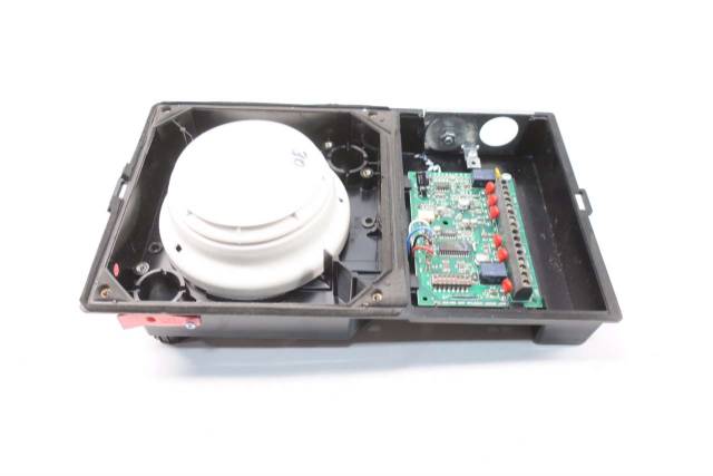 SIMPLEX 4098-9756 AIR DUCT SENSOR HOUSING SMOKE DETECTOR FIRE ALARM D574495