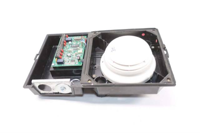 SIMPLEX 4098-9756 AIR DUCT SENSOR HOUSING SMOKE DETECTOR FIRE ALARM D574495