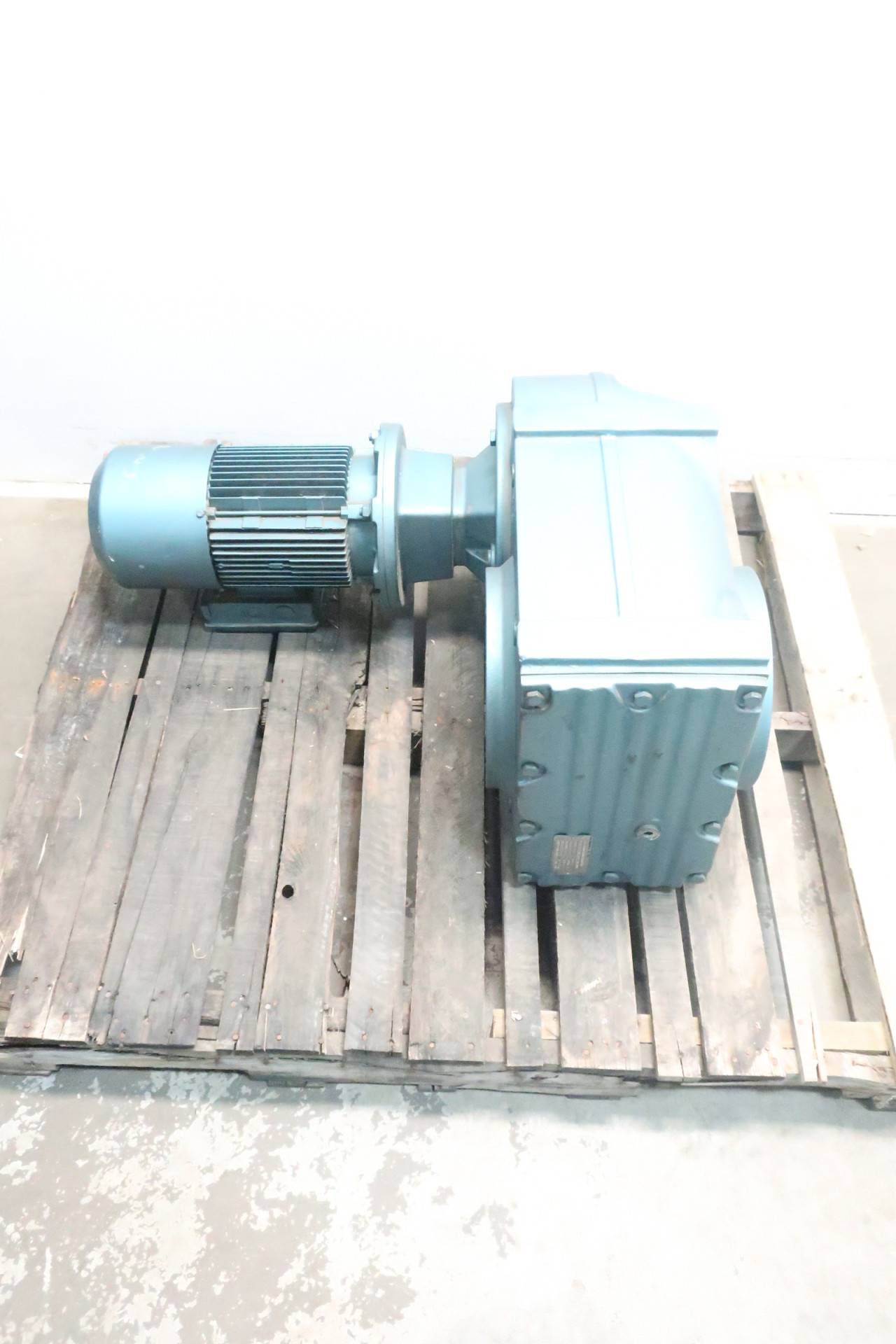 Sew Eurodrive FA77/G DRN80M4 Gearmotor 11rpm 3ph 1hp, 45% OFF