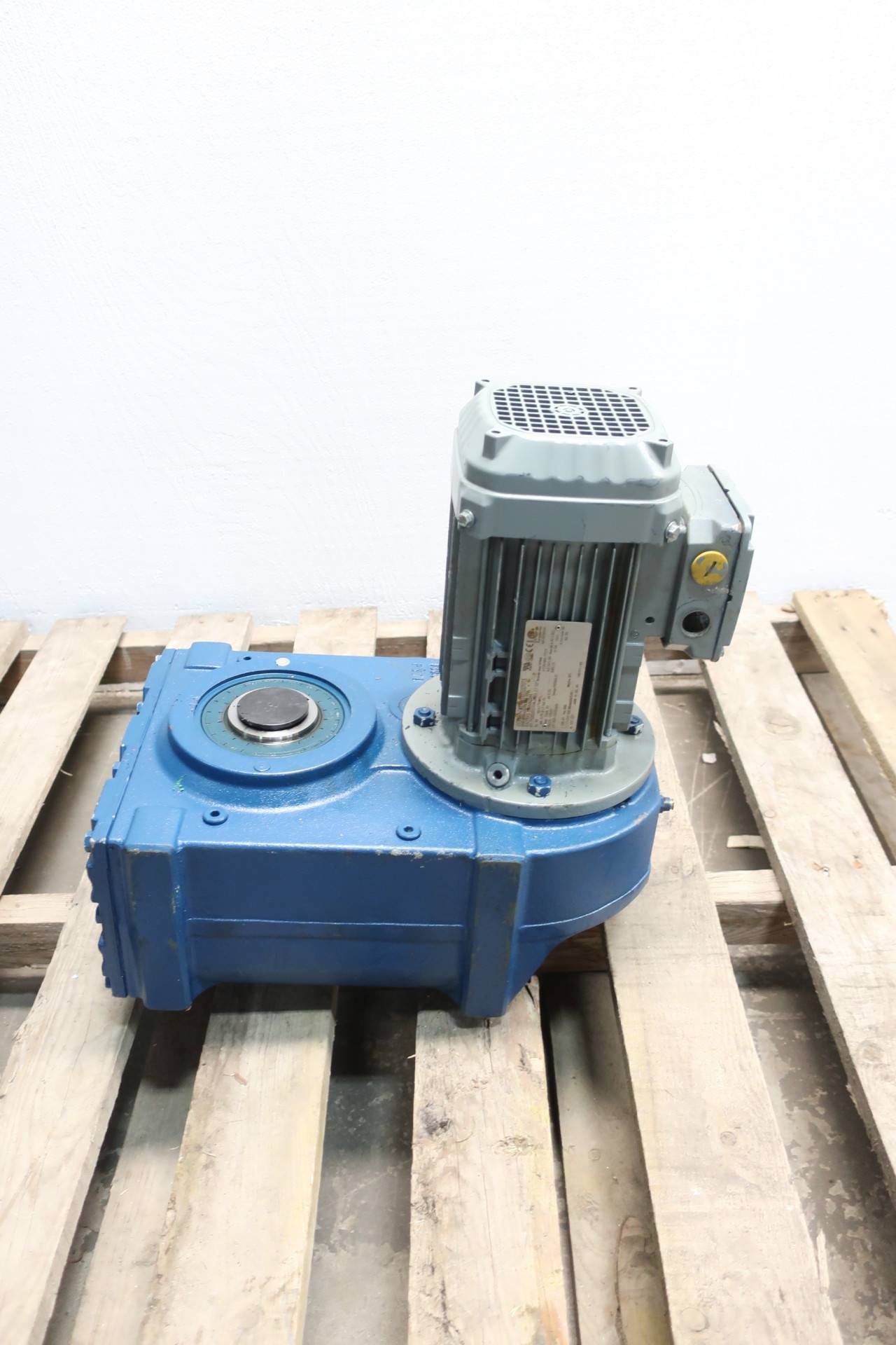 Sew Eurodrive FA77/G DRN80M4 Gearmotor 11rpm 3ph 1hp, 45% OFF